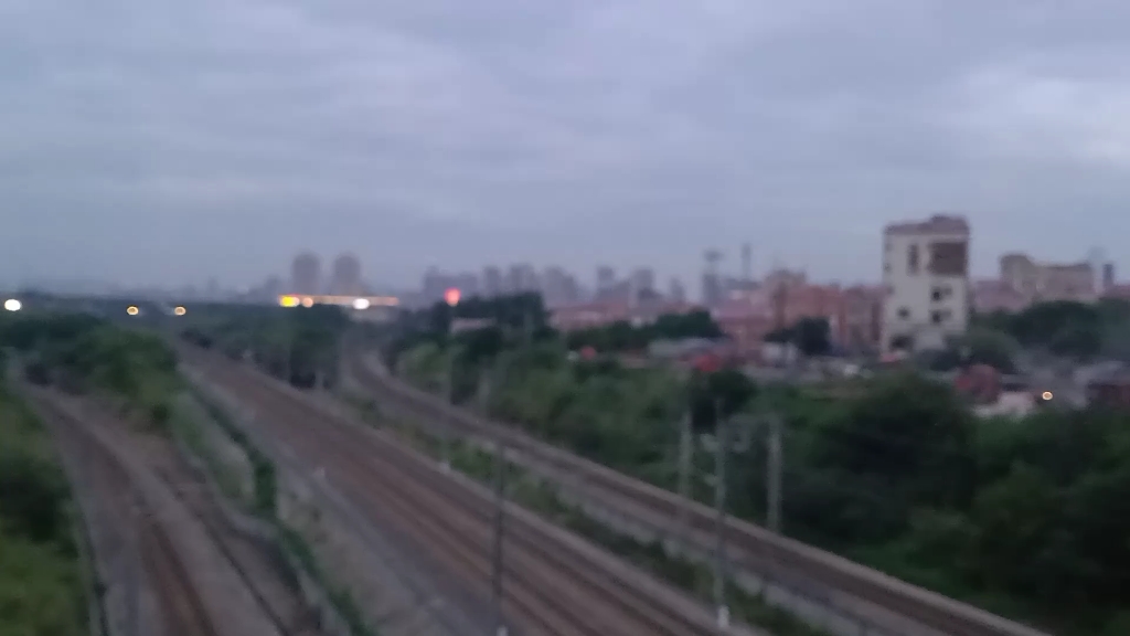 南局福段HXD3C0695牵引K230次列车前场站通过