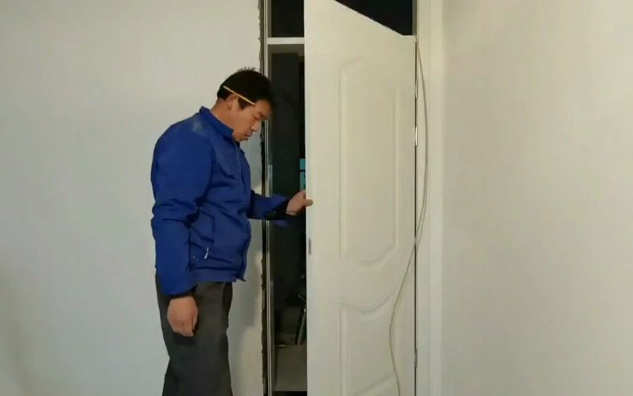 木门安装,从正面打钉校正门套完工后不见钉孔,原来是这样做的