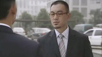 ...开车撞到新宝马,车主不让走还敲诈要赔八十万,老公爽快给钱直接砸车!