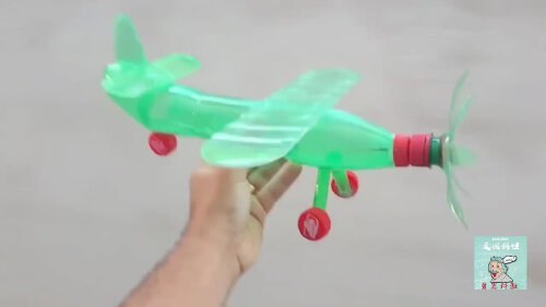 如何用塑料瓶制作单引擎飞机模型