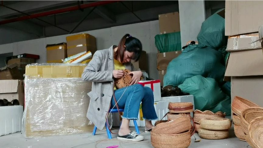 手工藤编制作,教你如何用藤条修补藤编果篮简单易学