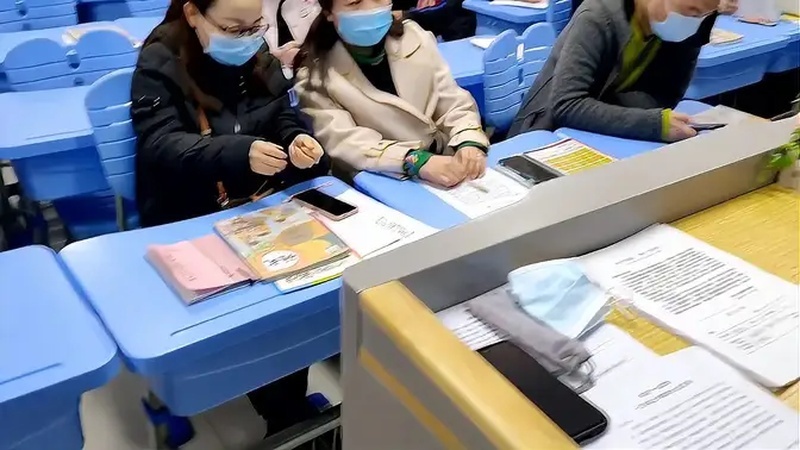经开区育人学校纠纷升级,家长反映伙食教学问题
