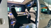 新款丰田海狮9座商务车 金色电动门豪华内饰