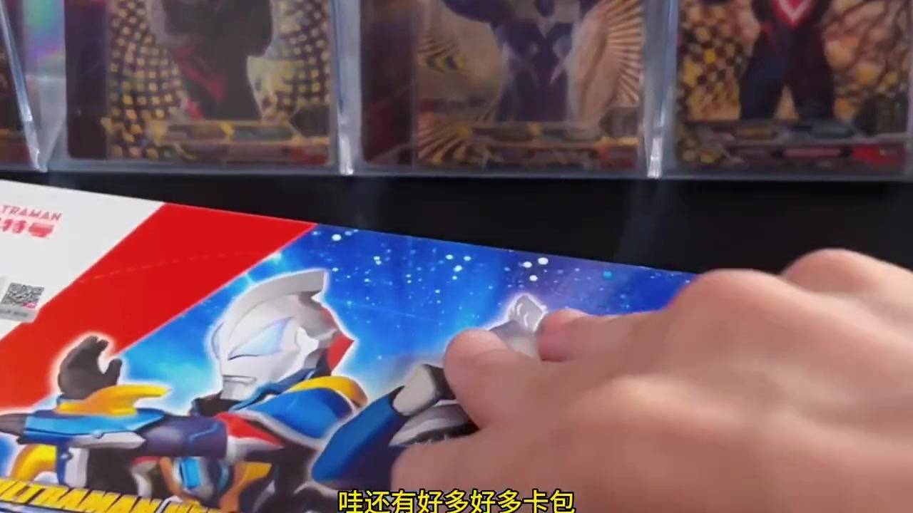 小伙捡到很多绝版卡片