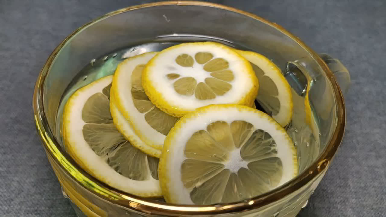 柠檬泡水,用开水还是温水?大部分人都错了,难怪喝完没效果