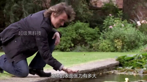 水的表面张力有多强?太空里喝水,竟然出现了这幕!