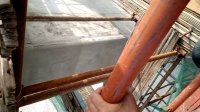 ...用预留孔洞插实心钢棒工艺,用钢棒上放工字钢支撑盖梁模板及施工平台