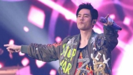 周杰伦西安演唱会因保安弄丢歌迷灯牌现场发飙,怒斥保安滚出去-斌斌...