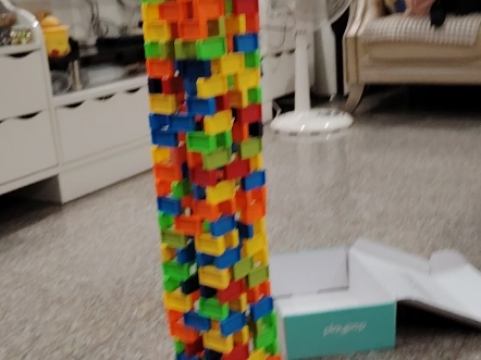 超高的多米诺骨牌塔