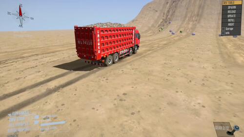 大货车冲上斜坡翻车了,幸好司机没事,还能开上去装货