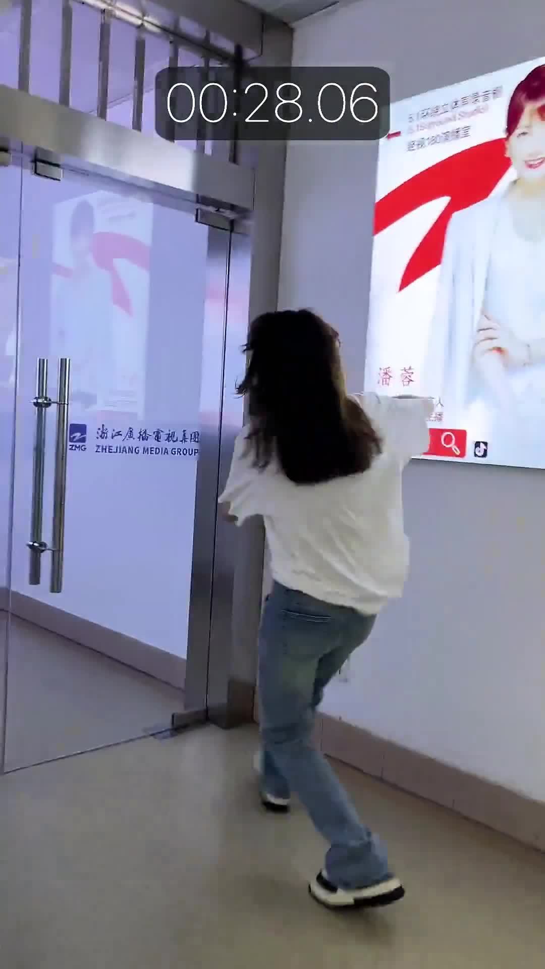 当主持人突然接到台长新任务!火速救场 #救场 #倒计时 #神操作