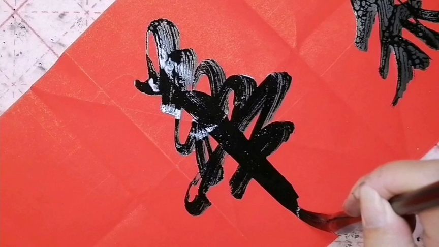 企业家進新居:请我拟首以名字:宝新冠顶的对联,此联一出满堂喝彩