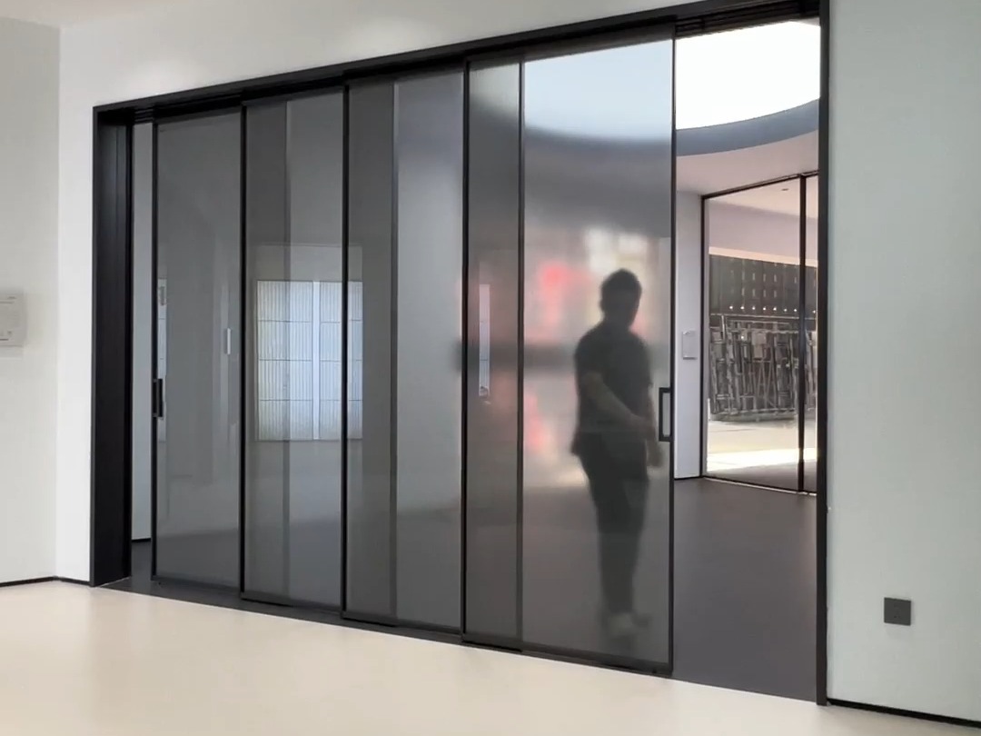 再见了传统推拉门,现在都用这种无轨道幽灵门