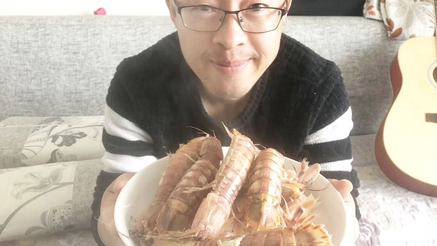 赶海二哥教你清蒸皮皮虾,怎么样才能不扎到手呢?仔细看二哥操作