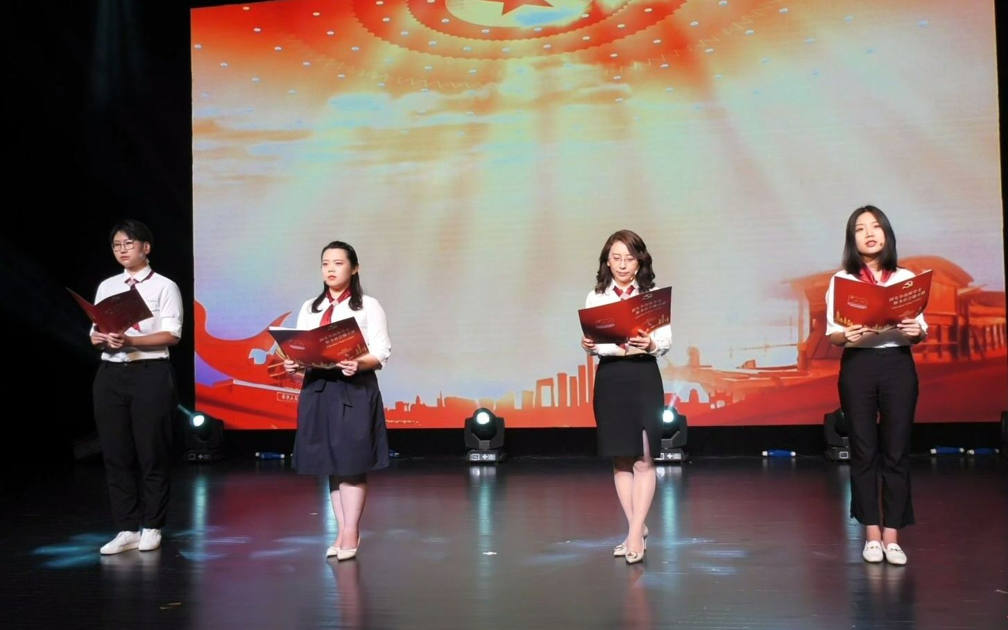 「庆祝建党百年红色诗歌朗诵短视频大赛」《七一赞歌》 朗诵者:兰台...