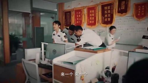 女医生大胆示爱男同事!他的神回复让全场尖叫,心跳加速瞬间!