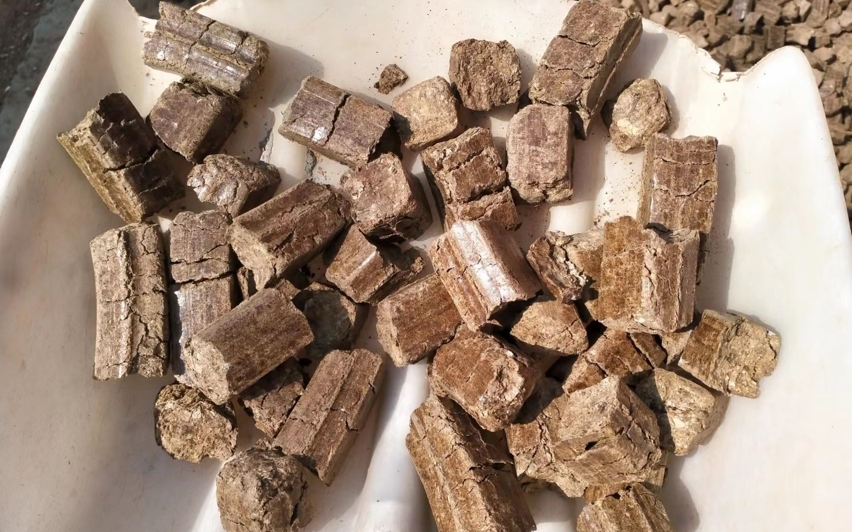 花生壳压块燃料在炉内一公斤能燃烧多长时间?