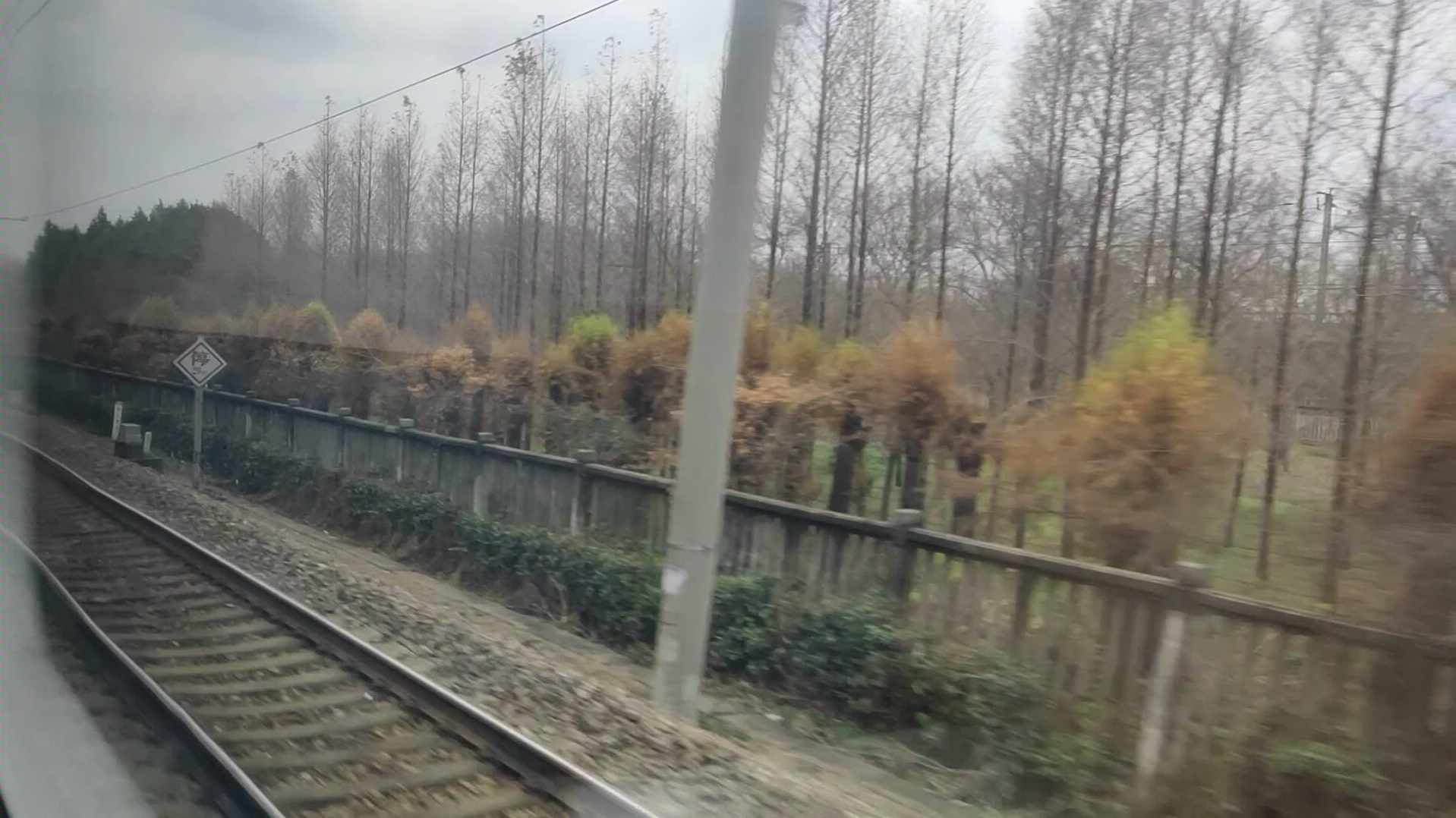 【中国铁路】第一次见到如此短编的客运列车--K516次列车交汇HXD3...