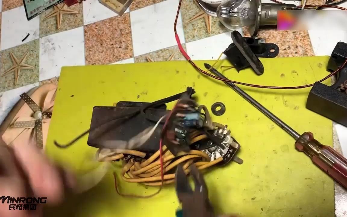 隔离变压器可以这样自制——电气大牛的经典小视频细节满满(民熔1)