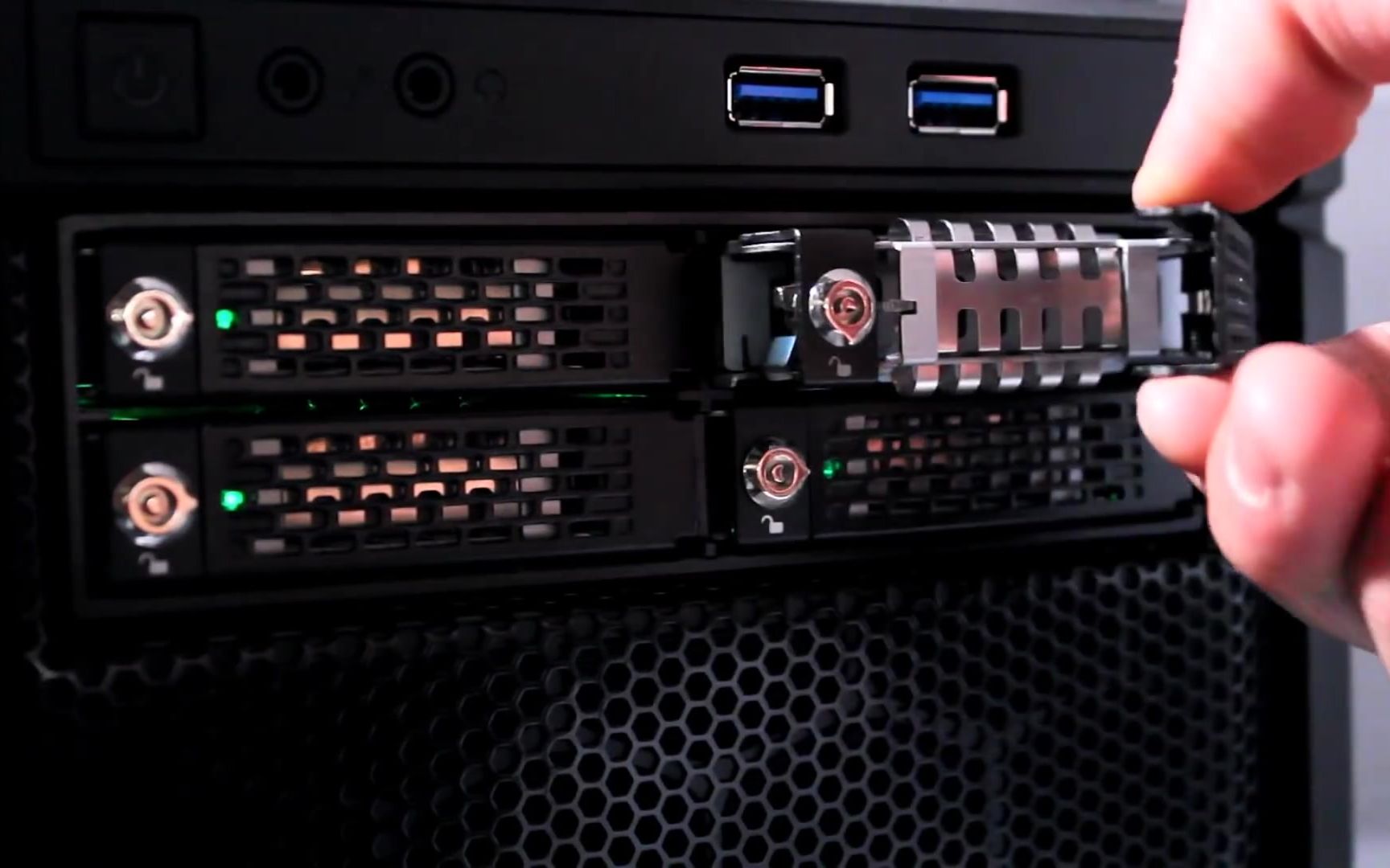 MB994SK-1B 4盘位 2.5" SATA/SAS HDD/SSD 全金属硬盘热插拔抽取...