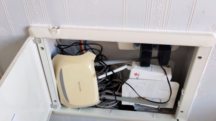 家里一个路由器,他屋wifi信号不强怎么办,花小钱家庭ap组网解决