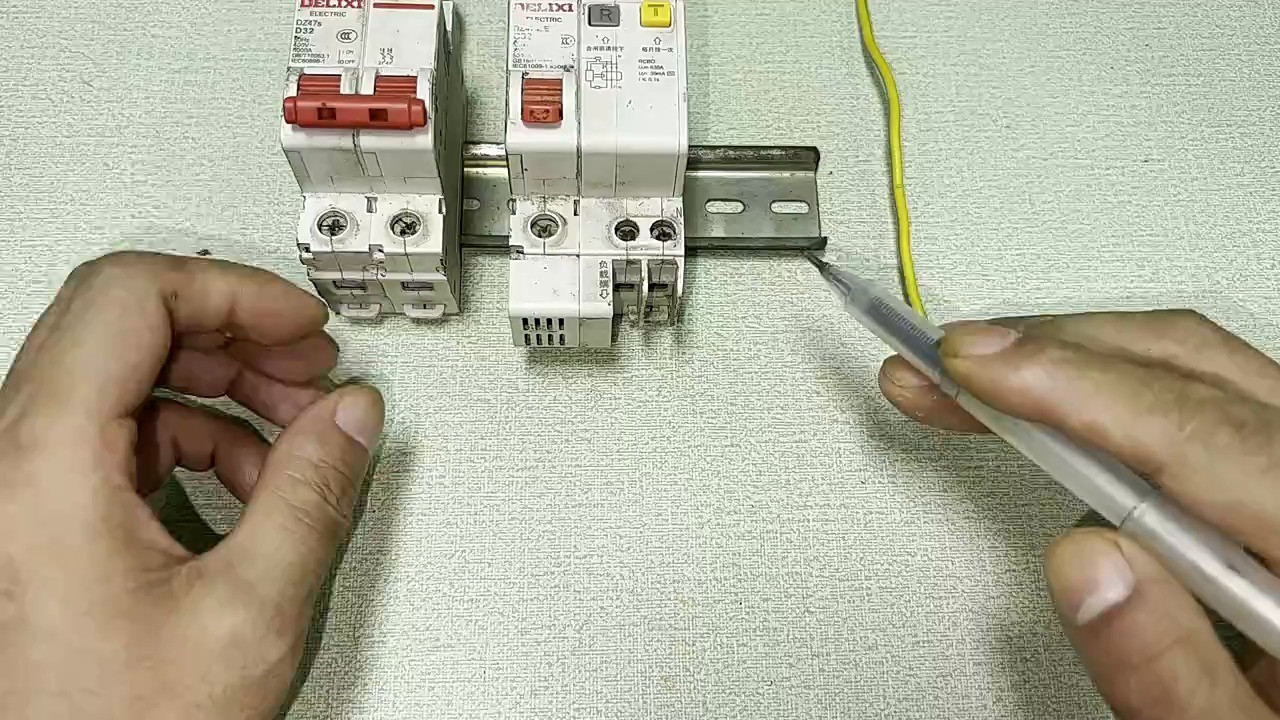 火线和零线,火线和地线,为什么电压都一样?