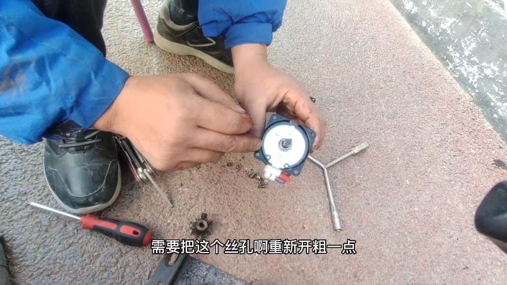 做电器维修太难了,什么都得会,我连烤炉都修不好就要被淘汰了