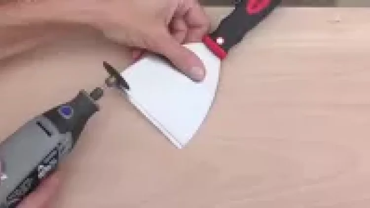 老外自制迷你小弓,用牙签做箭,迷你小巧真好看!