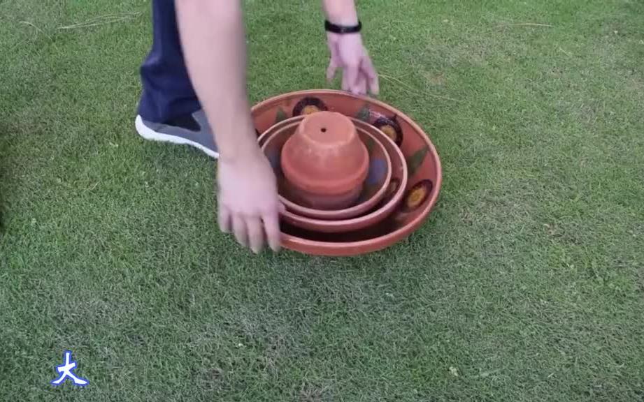 用陶土花盆做一个小喷泉,制作虽然简单,但是成品出来还挺不错的