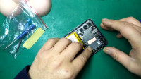 华为P20手机,死机和自动关机,只要换个电池就搞定了,自己也可以动手...