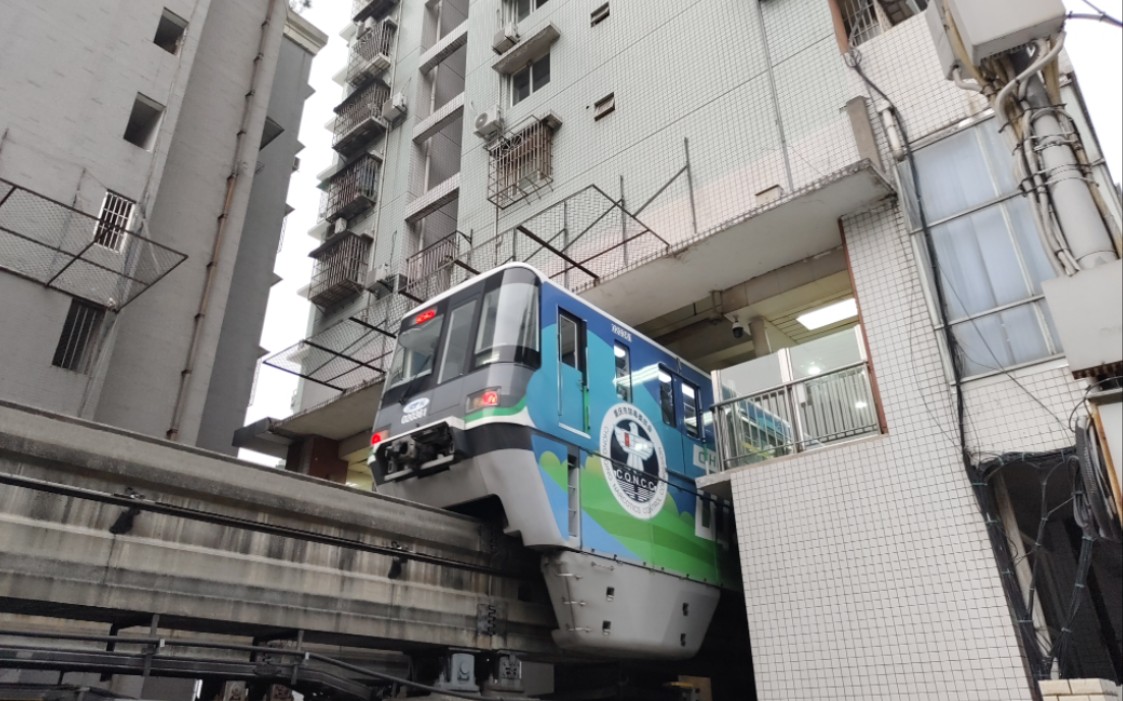 从正面看李子坝轻轨穿楼 大坪-牛角沱区间 重庆轨道交通单轨2号线 ...