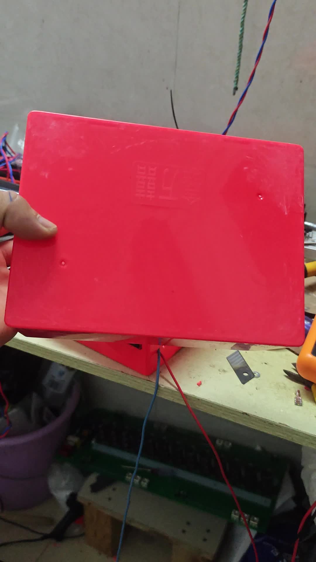 闲置电动车充电器改为可调电源。性价比高,成本低。