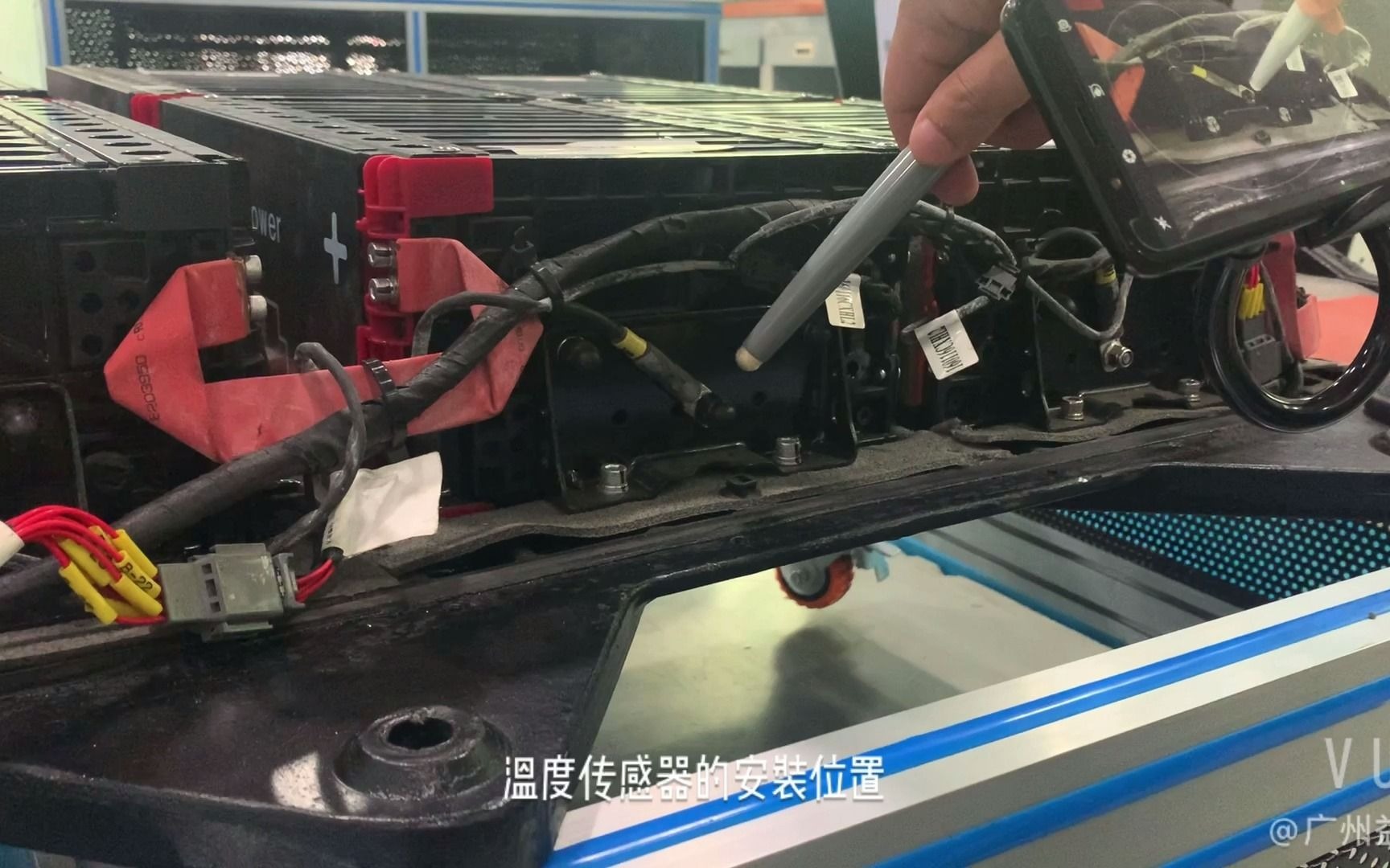 14.新能源汽车电池实训台温度传感器教学演示