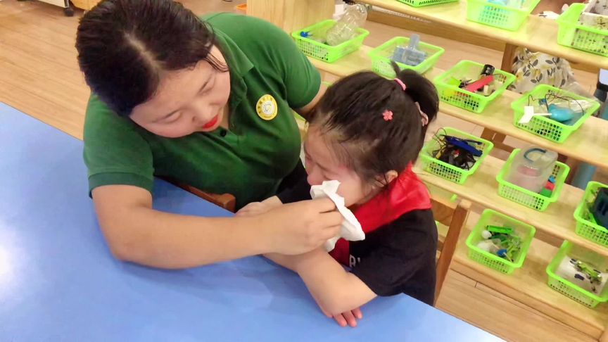 又到毕业季,开展告别幼儿园主题活动,走进我们曾经的小班中班