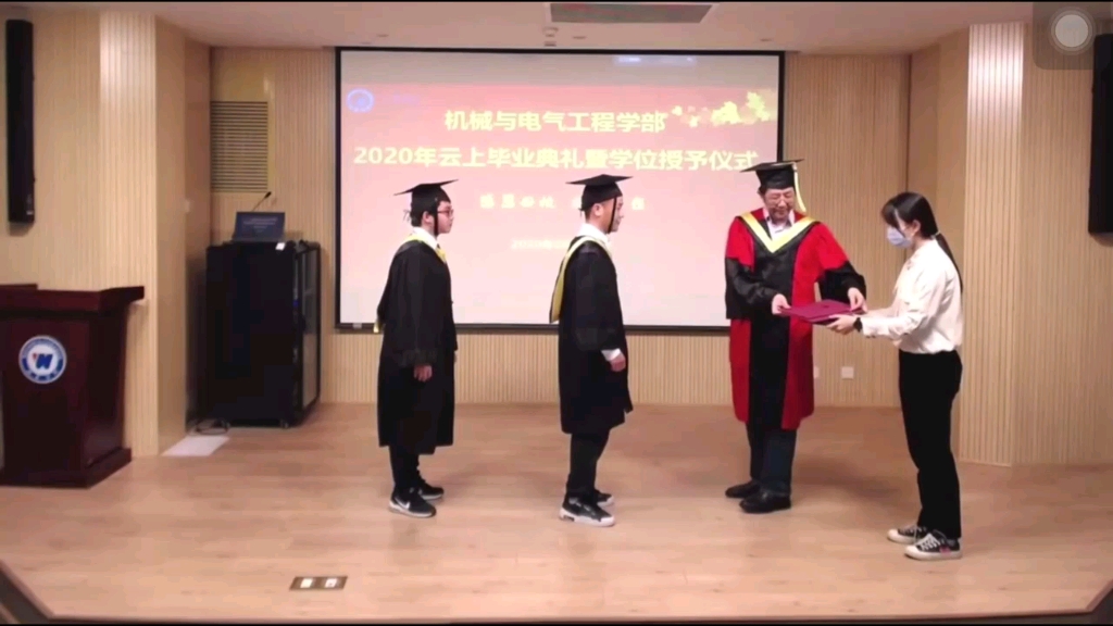 毕业典礼学位授予仪式留念