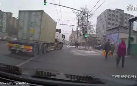 巨型卡车撞车事故,卡车事故