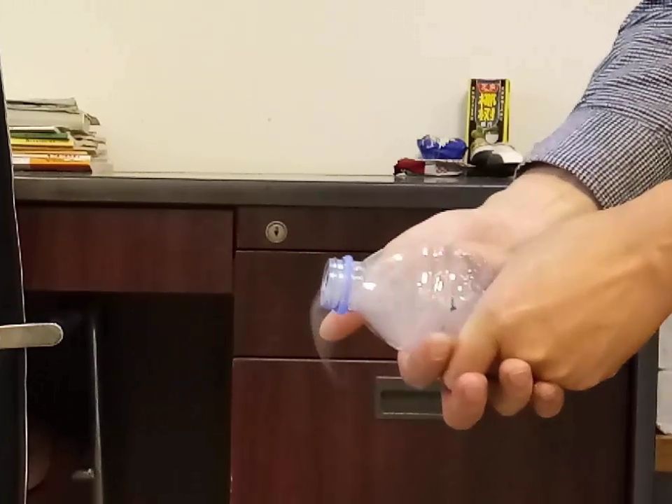 用矿泉水瓶演示热机原理||内能与机械能的相互转化||做功冲程