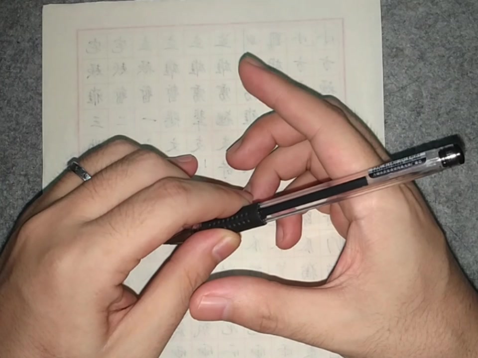 你的握笔姿势正确吗?这样握笔才不费力