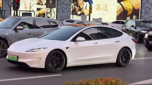 特斯拉Model3深度解析:为何它仍是电动车界的性价比王者?