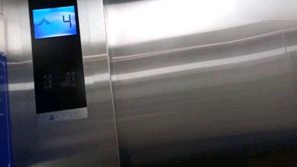 无障碍显示器故障的电梯!成都新华医院门诊部电梯