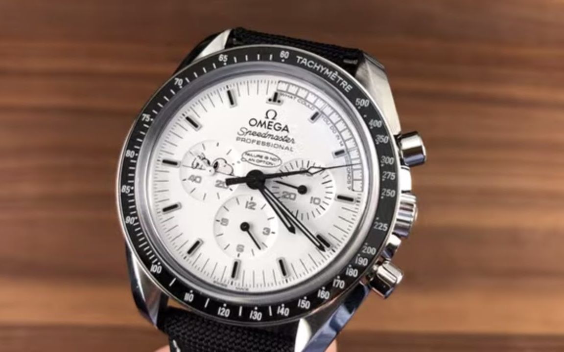 【油管机翻】是心动的感觉!超可爱!2015款欧米茄超霸月球表史努比...