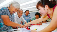 好消息!医保卡里面的钱可以取现了,算一下每年你能领取多少?