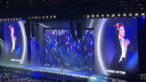 凤凰传奇这首歌太绝了!听着听着广场舞DNA动了!