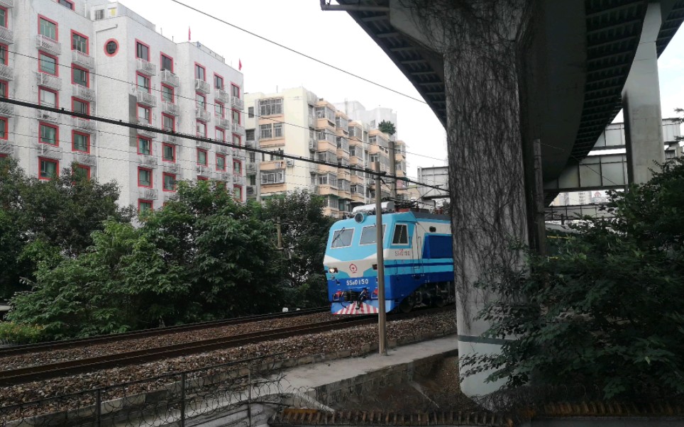 K1208次(深圳东～昆明)小北天桥经过。