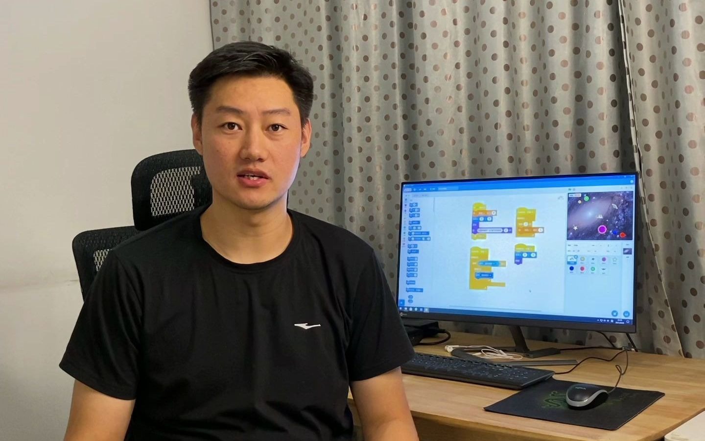 ...方式入门和学习编程。代码编写是通过scratch图形化编程语言实现的。