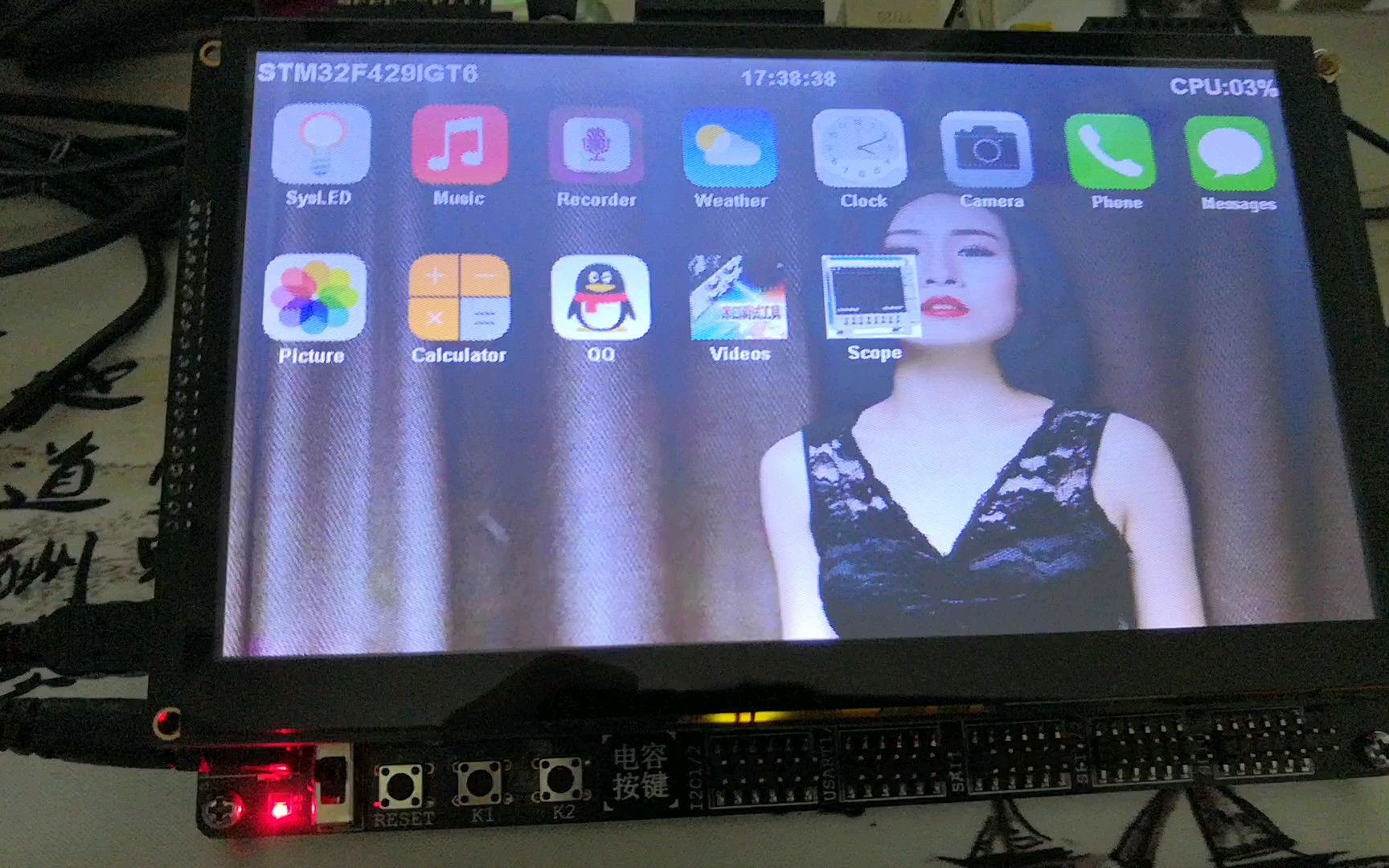 某大学生春节在家竟然用单片机自制mp4 、串口调试助手、 示波器