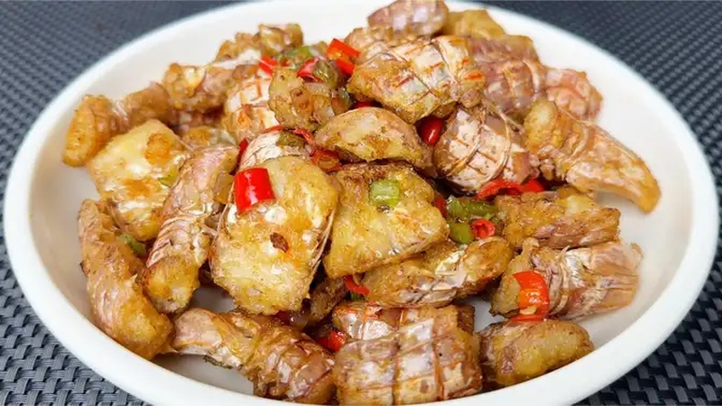 皮皮虾最好吃的做法就是椒盐了,咸香酥脆,好吃到舔手指