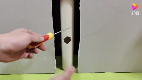 墙缝太窄角磨机进不去?一招教你轻松接弯头,PVC管安装不再难!