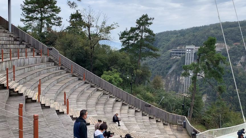 张家界第四天挑战玻璃桥