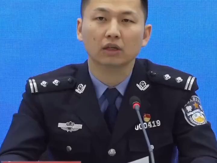 新疆维吾尔自治区公安厅召开打击整治网络谣言违法犯罪活动新闻通气...